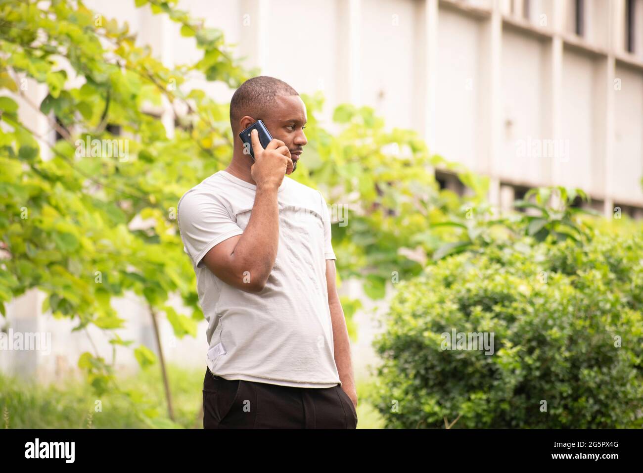 Guy talking on phone reading hi-res stock photography and images - Alamy