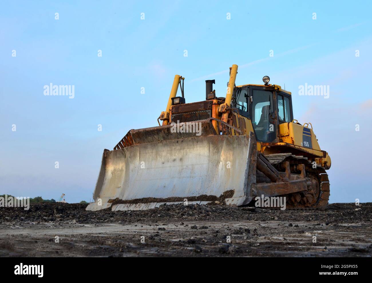 Track-type bulldozer, earth-moving equipment. Land clearing, grading ...