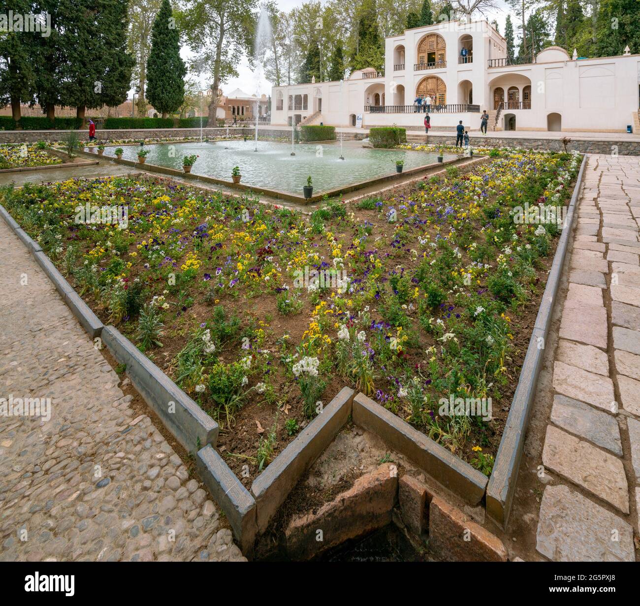 Persian Water Fountain | The Sacred Flow: Water at the Heart of Persian ...