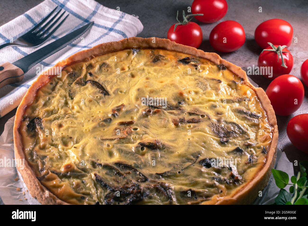 Kitchen table surface hi-res stock photography and images - Alamy