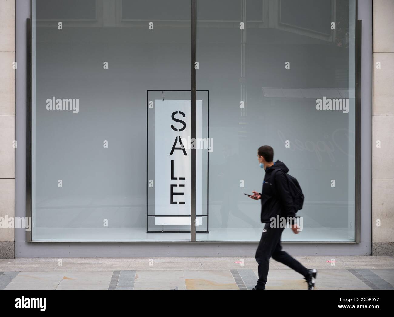 Zara Store London High Resolution Stock Photography and Images - Alamy