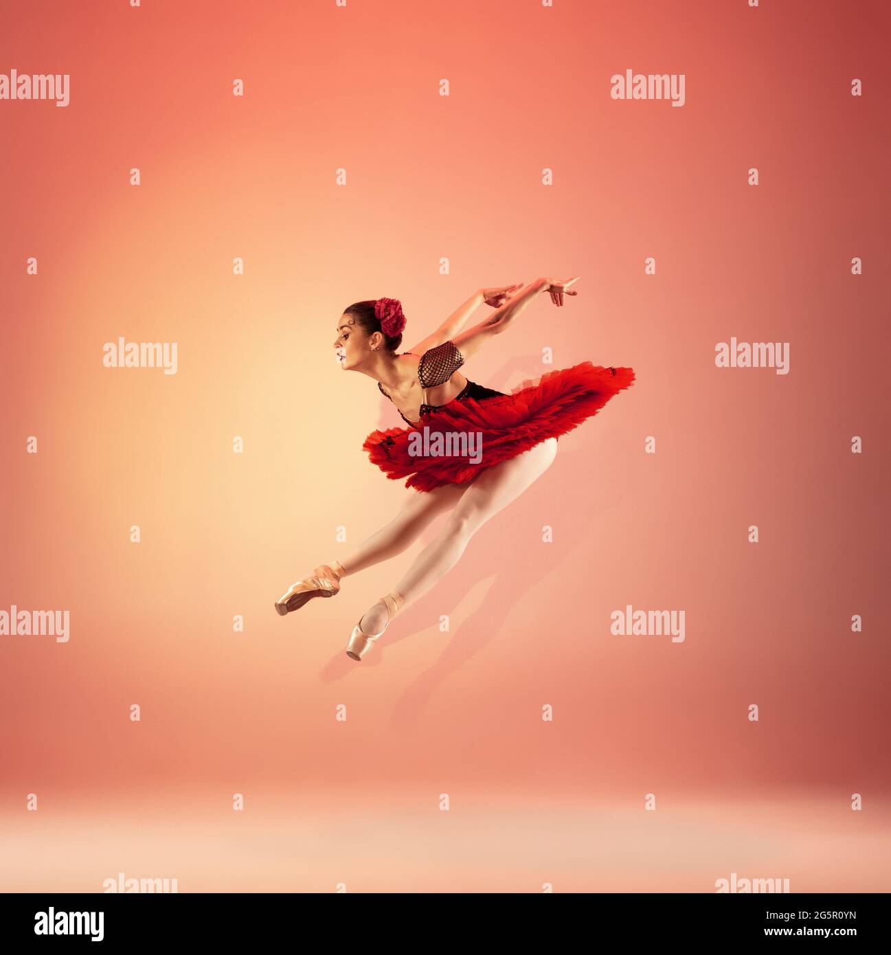 Beautiful spanish flamenco dancer hi-res stock photography and images ...