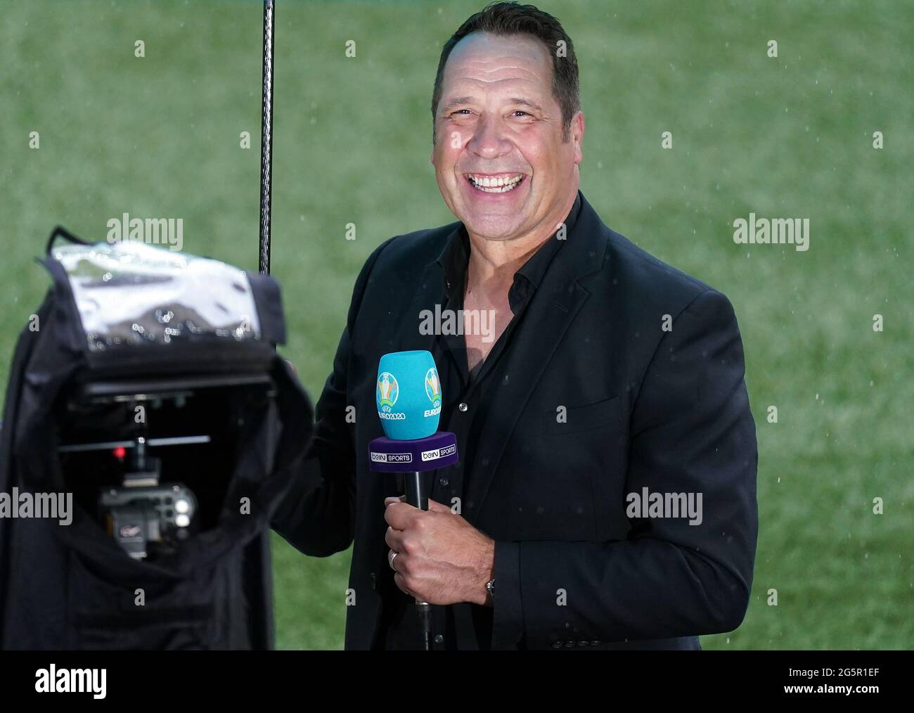 Former England goalkeeper David Seaman presenting for being Sports ...