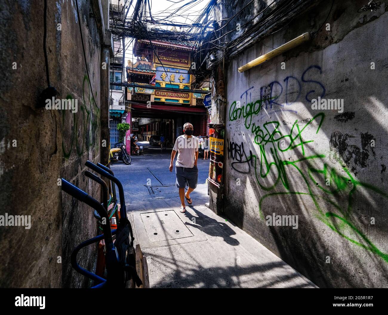 Bangkok sois and alleys hi-res stock photography and images - Alamy