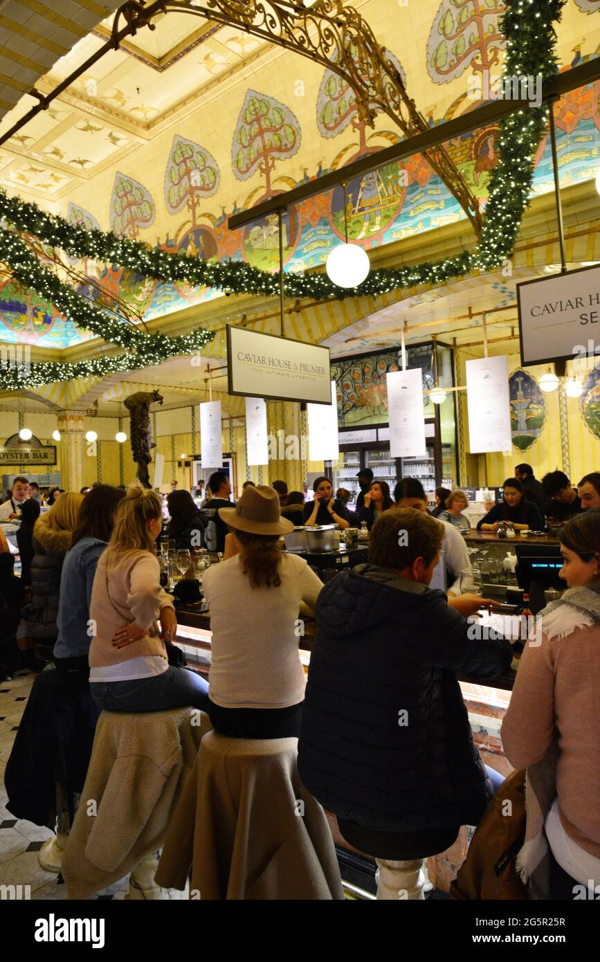 UNITED KINGDOM. ENGLAND. LONDON. KNIGHTSBRIDGE. THE CAVIAR CORNER AT ...