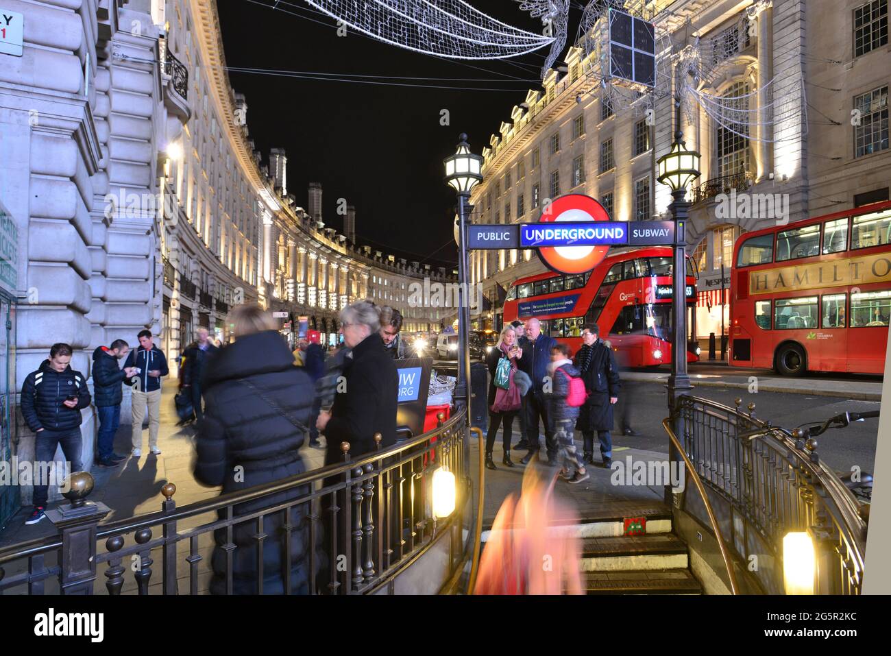 London subway picadilly circus hi-res stock photography and images - Alamy