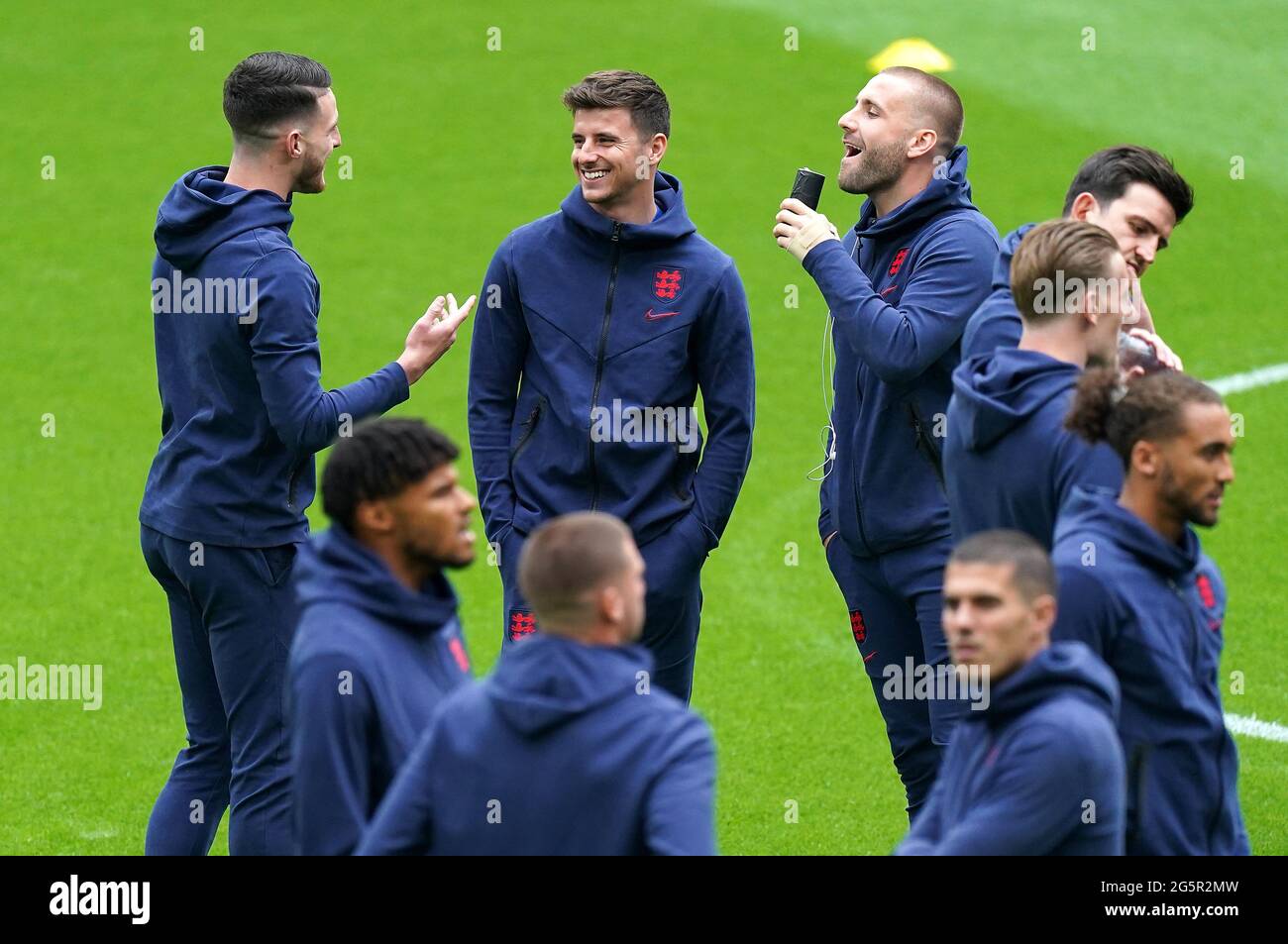 England's Declan Rice (left), Mason Mount and Luke Shaw before the UEFA ...