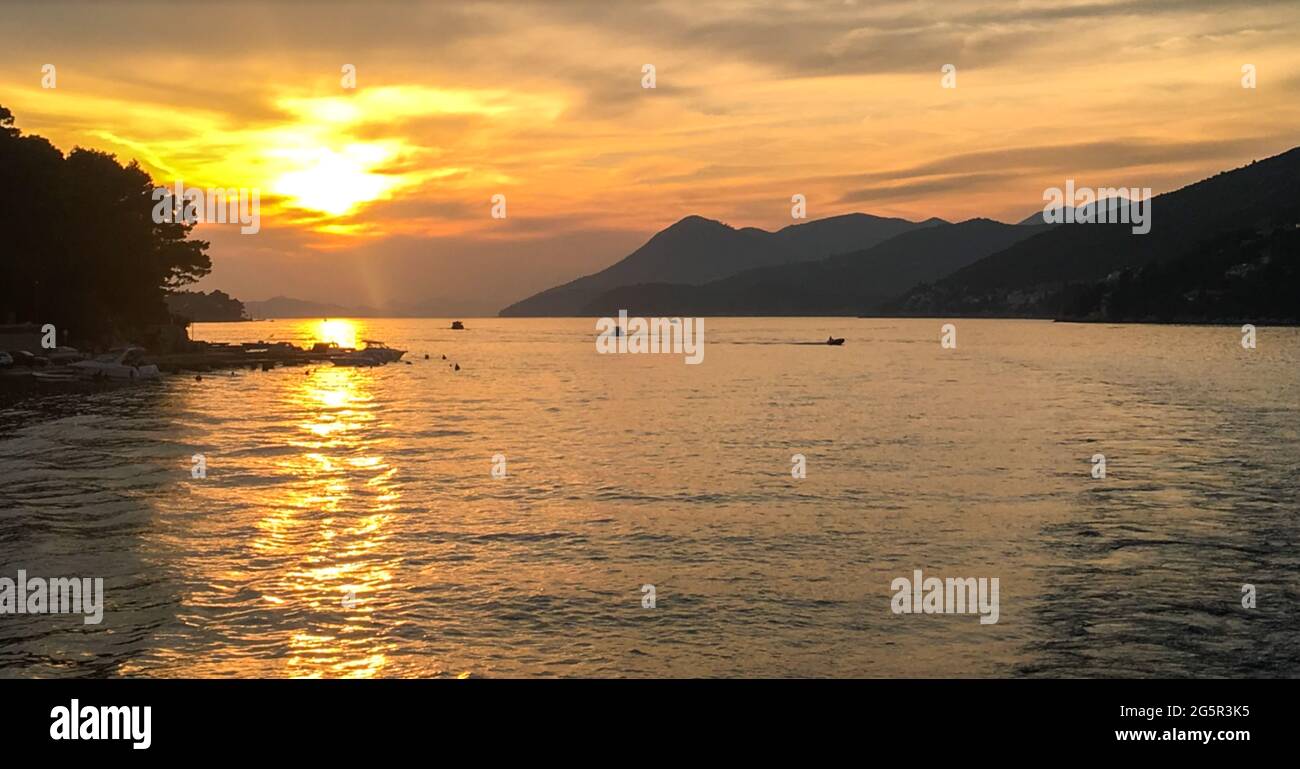 Water ruffles hi-res stock photography and images - Alamy