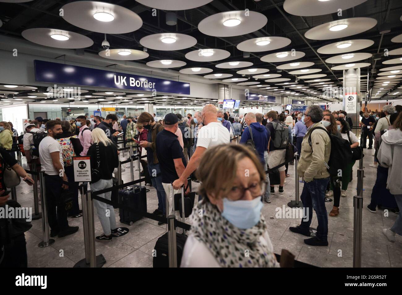 Heathrow border control 2021 hi-res stock photography and images - Alamy