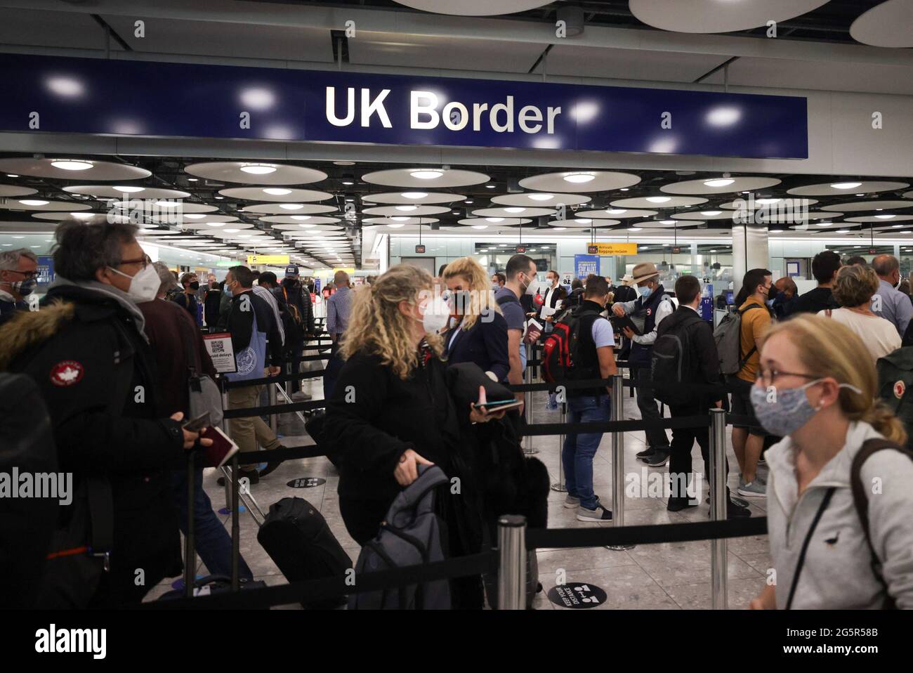 Heathrow border control 2021 hi-res stock photography and images - Alamy