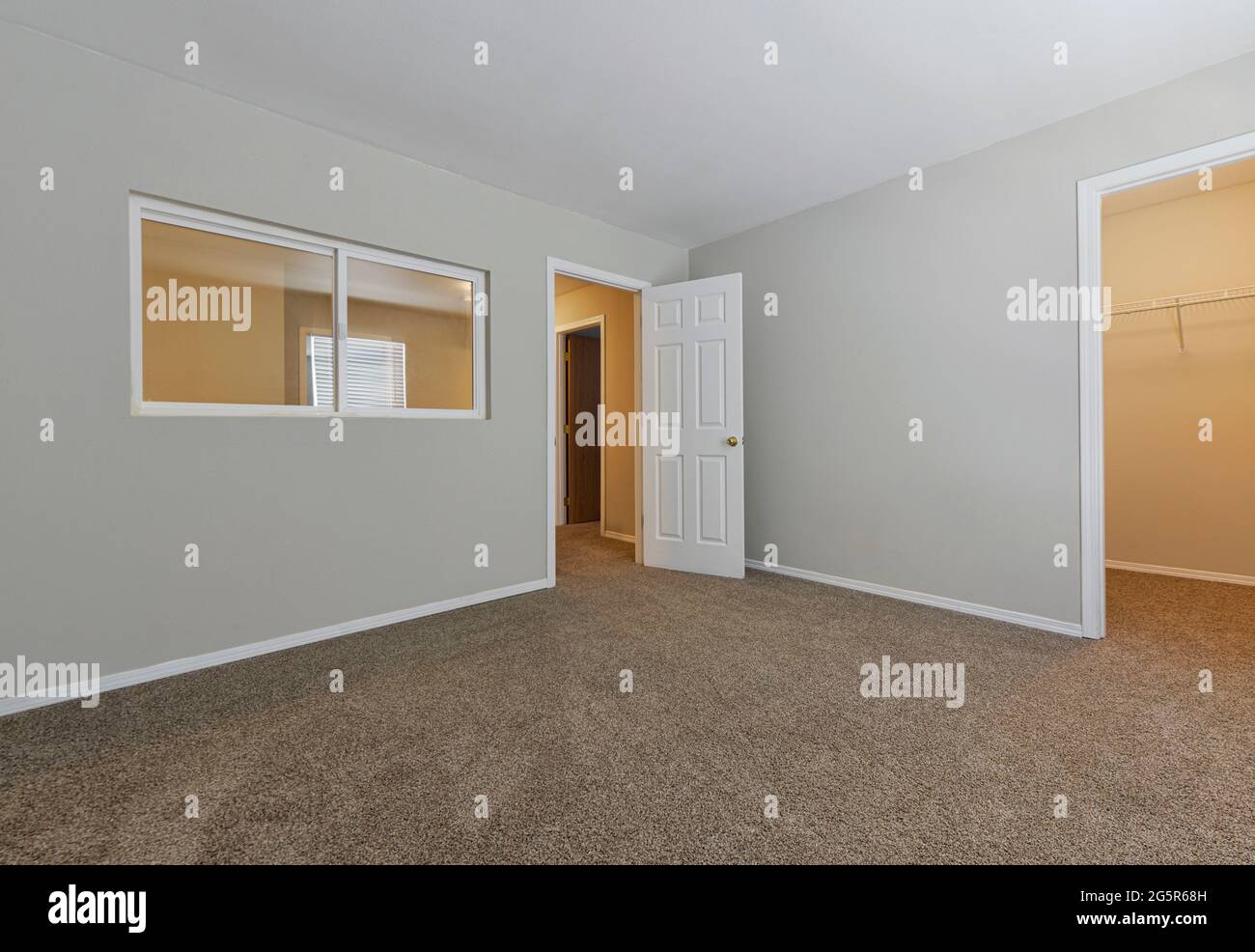 Modern empty residential bedroom interior Stock Photo - Alamy