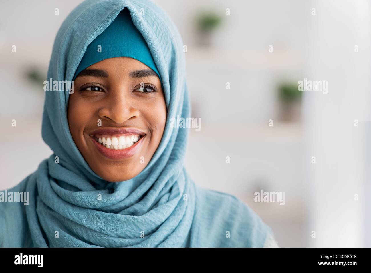 Muslim lady veil hi-res stock photography and images - Alamy