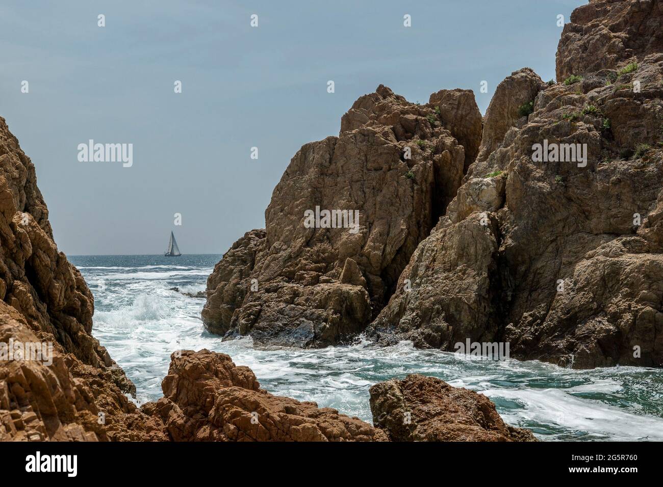 water splashing in the rocks Stock Photo - Alamy