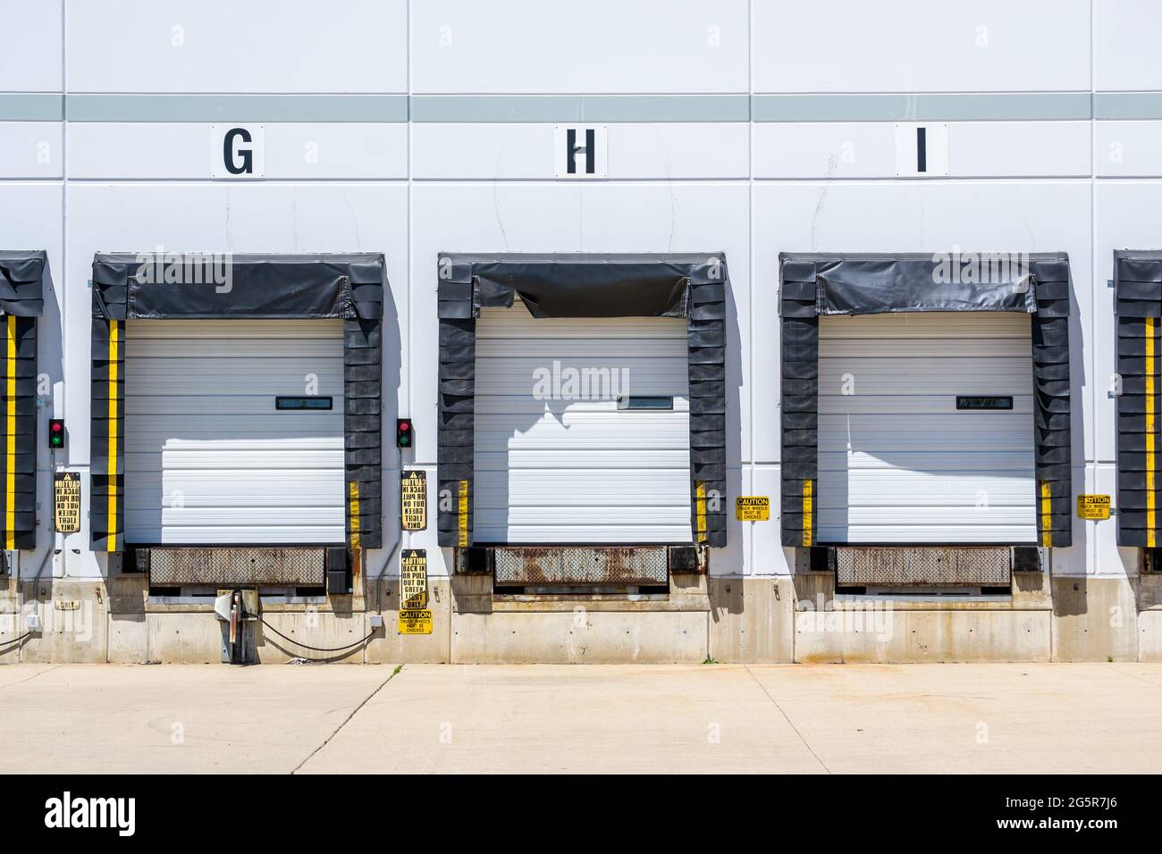 Truck dock hi-res stock photography and images - Alamy