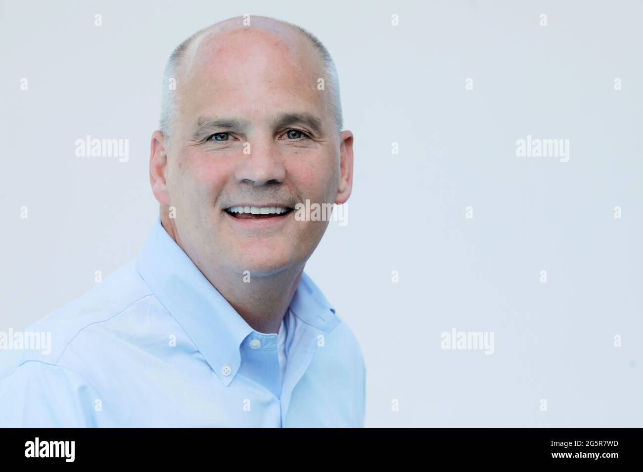 Chief officer ribbon cutting hi-res stock photography and images - Alamy