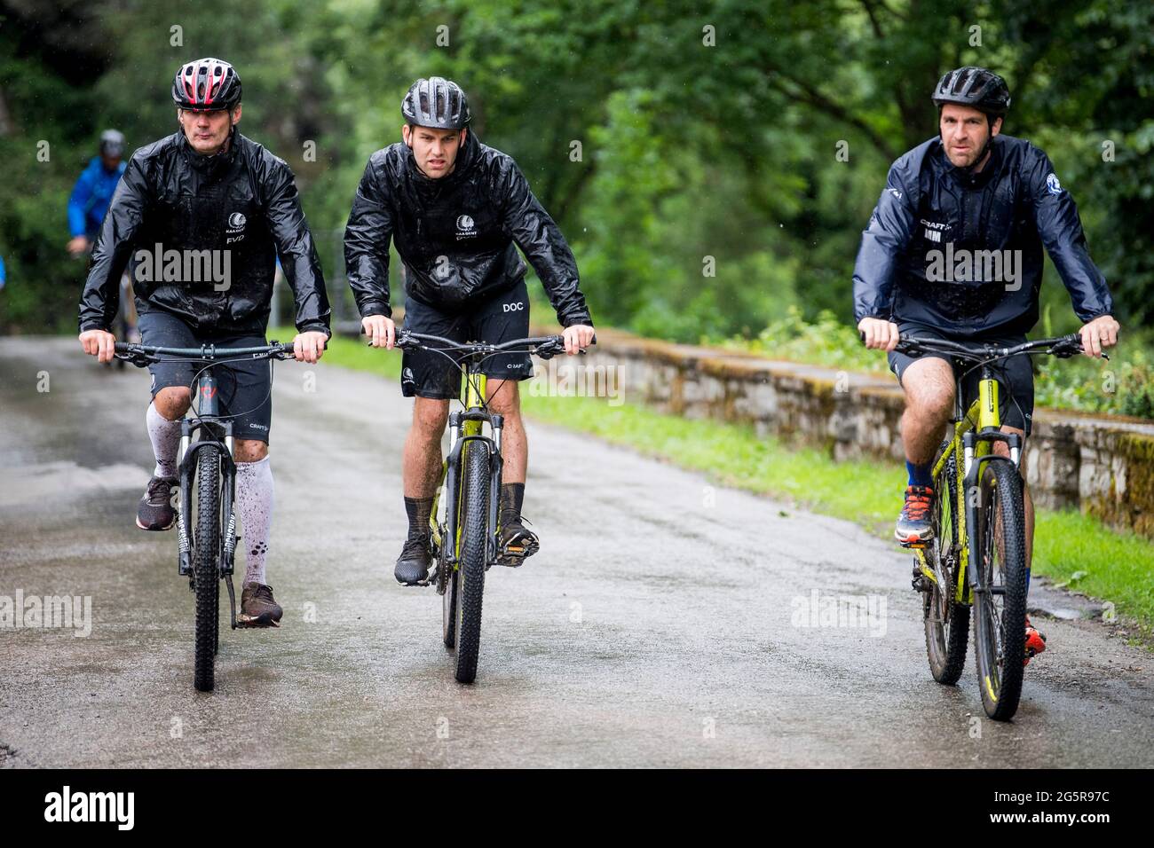 Gent's keeper coach Francky Vandendriessche, Gent's doctor Jens De ...