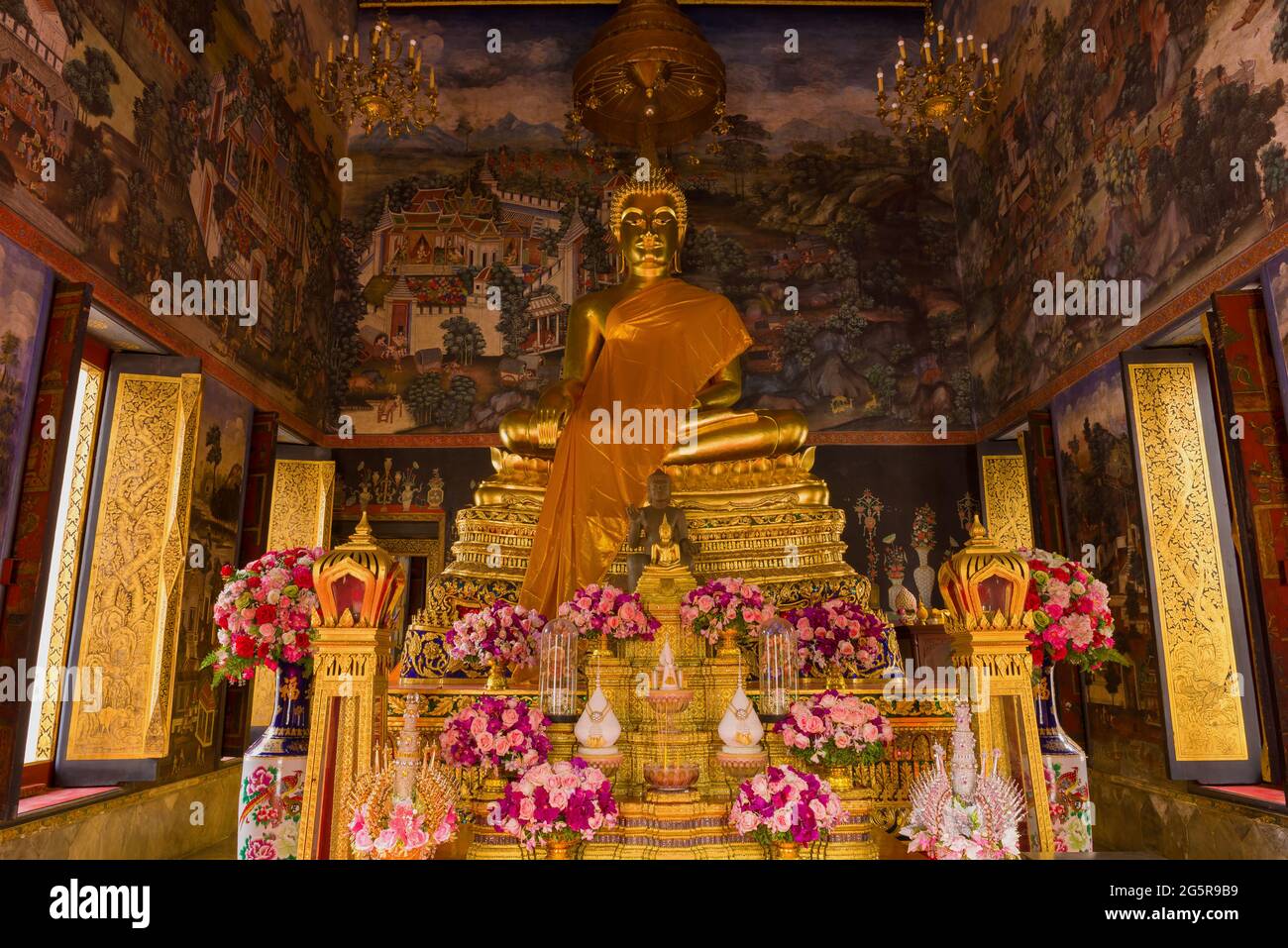 Bots seated hi-res stock photography and images - Alamy