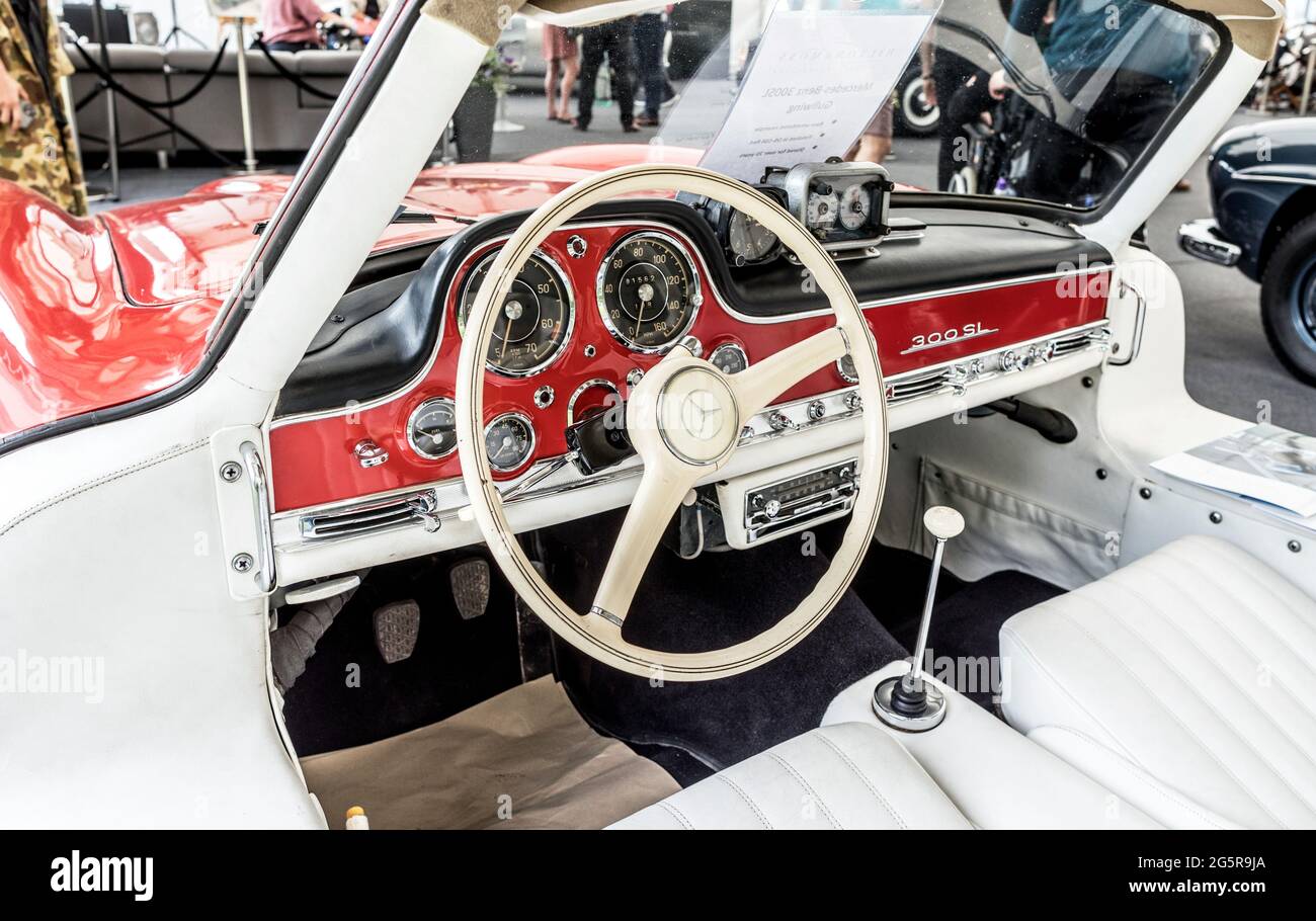 Mercedes 300 sl gullwing interior hi-res stock photography and images ...