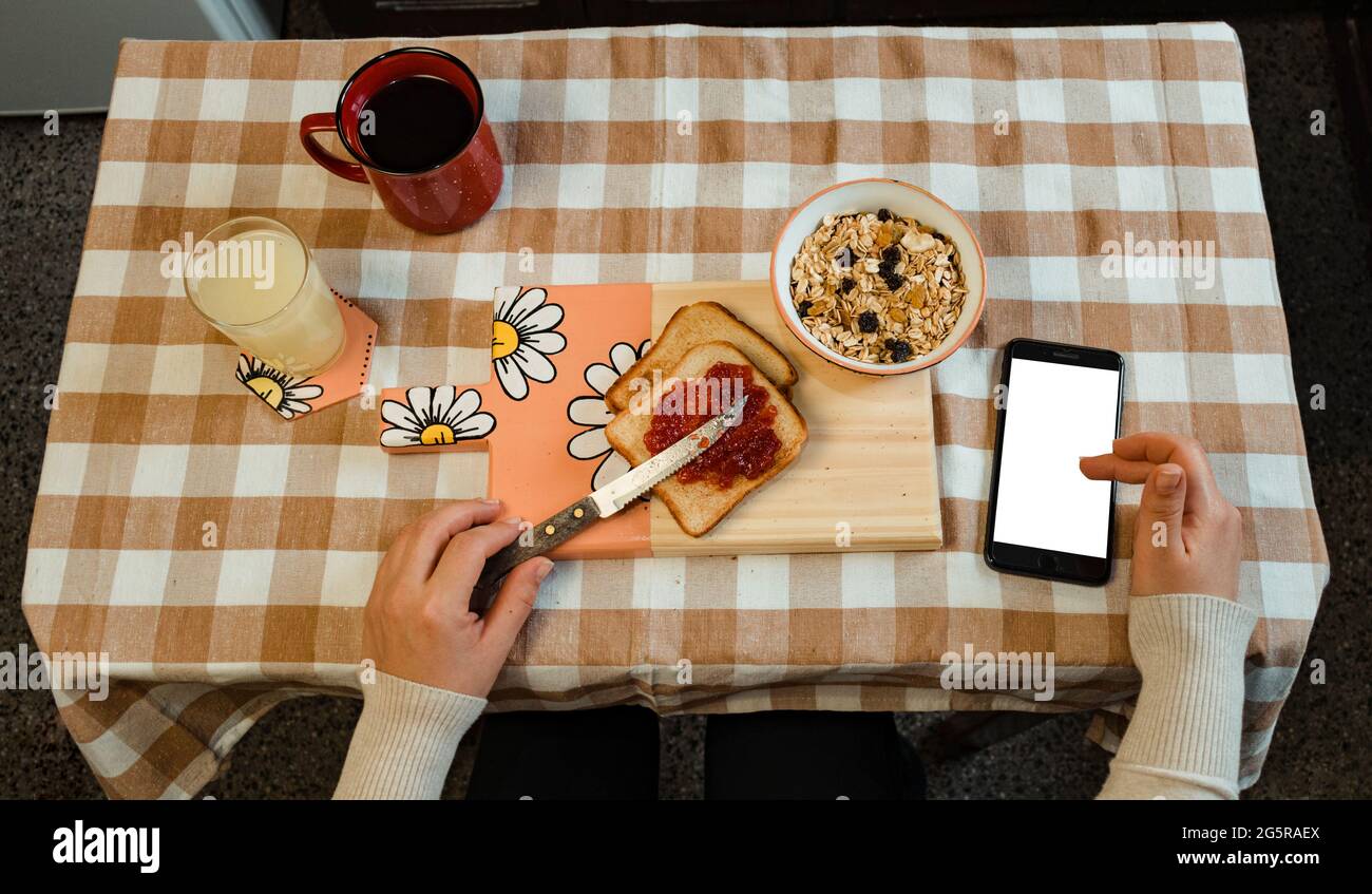 Woman reading a scroll hi-res stock photography and images - Alamy