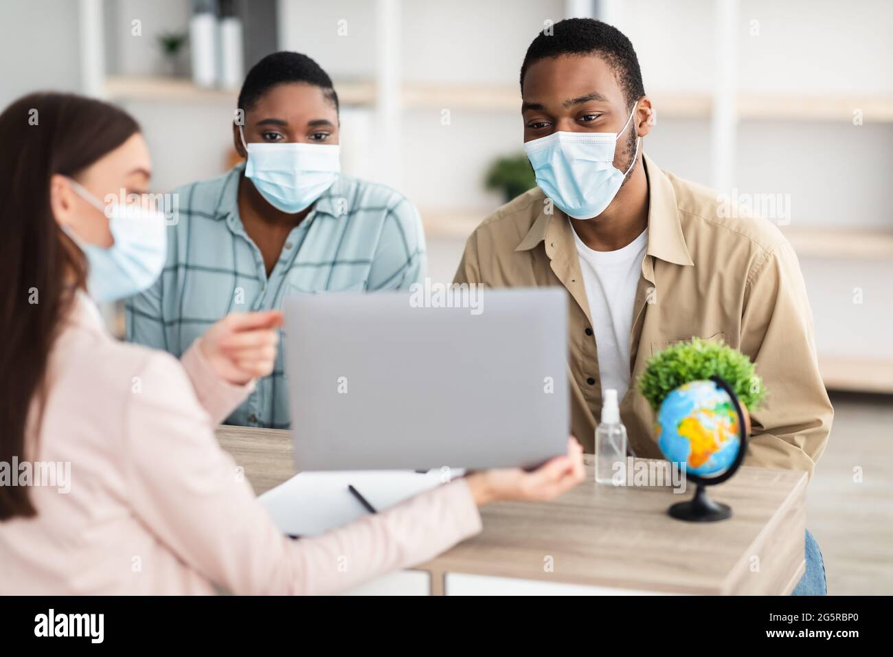 Travel agency office hi-res stock photography and images - Alamy