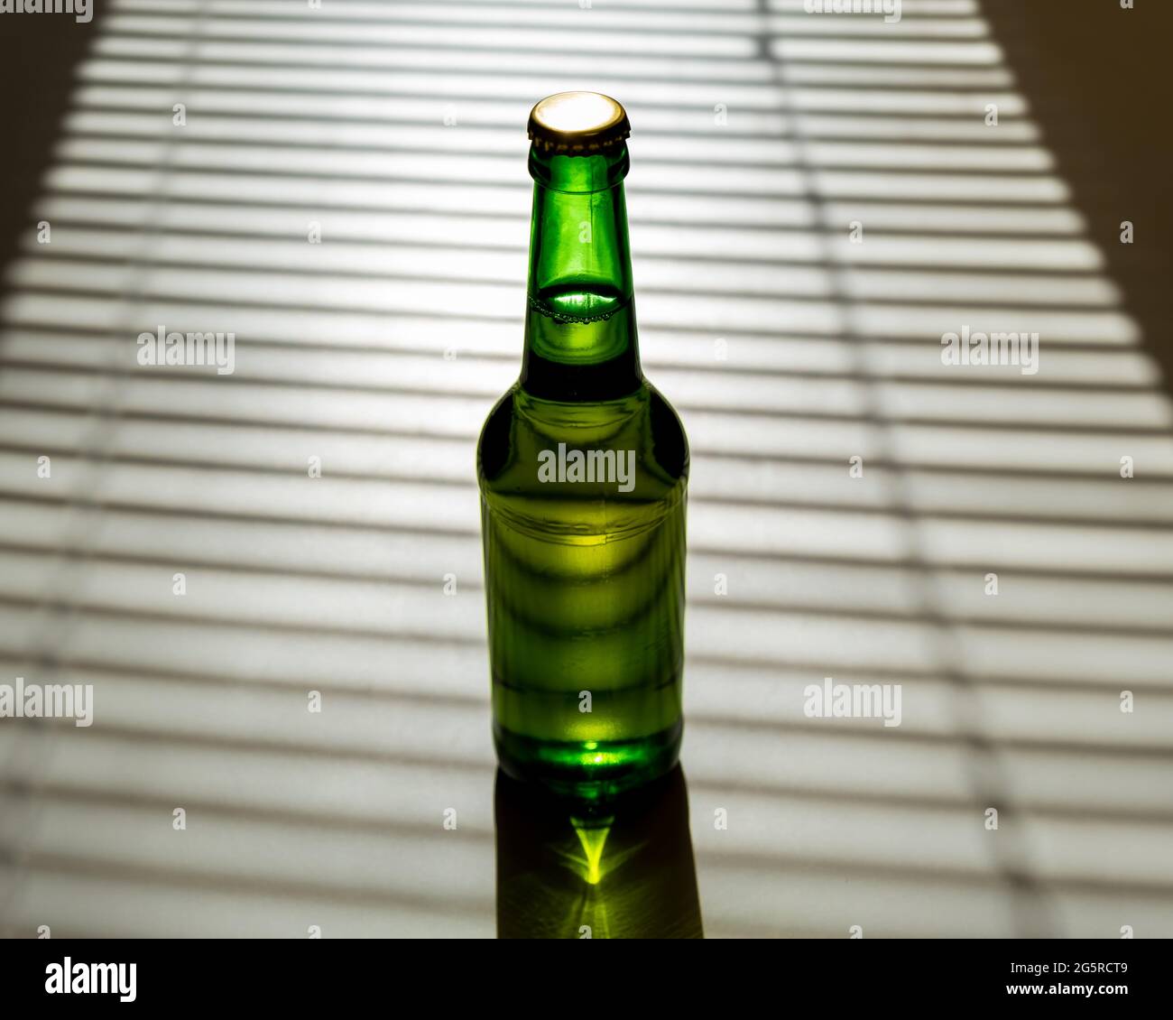 Wet blinds hi-res stock photography and images - Alamy