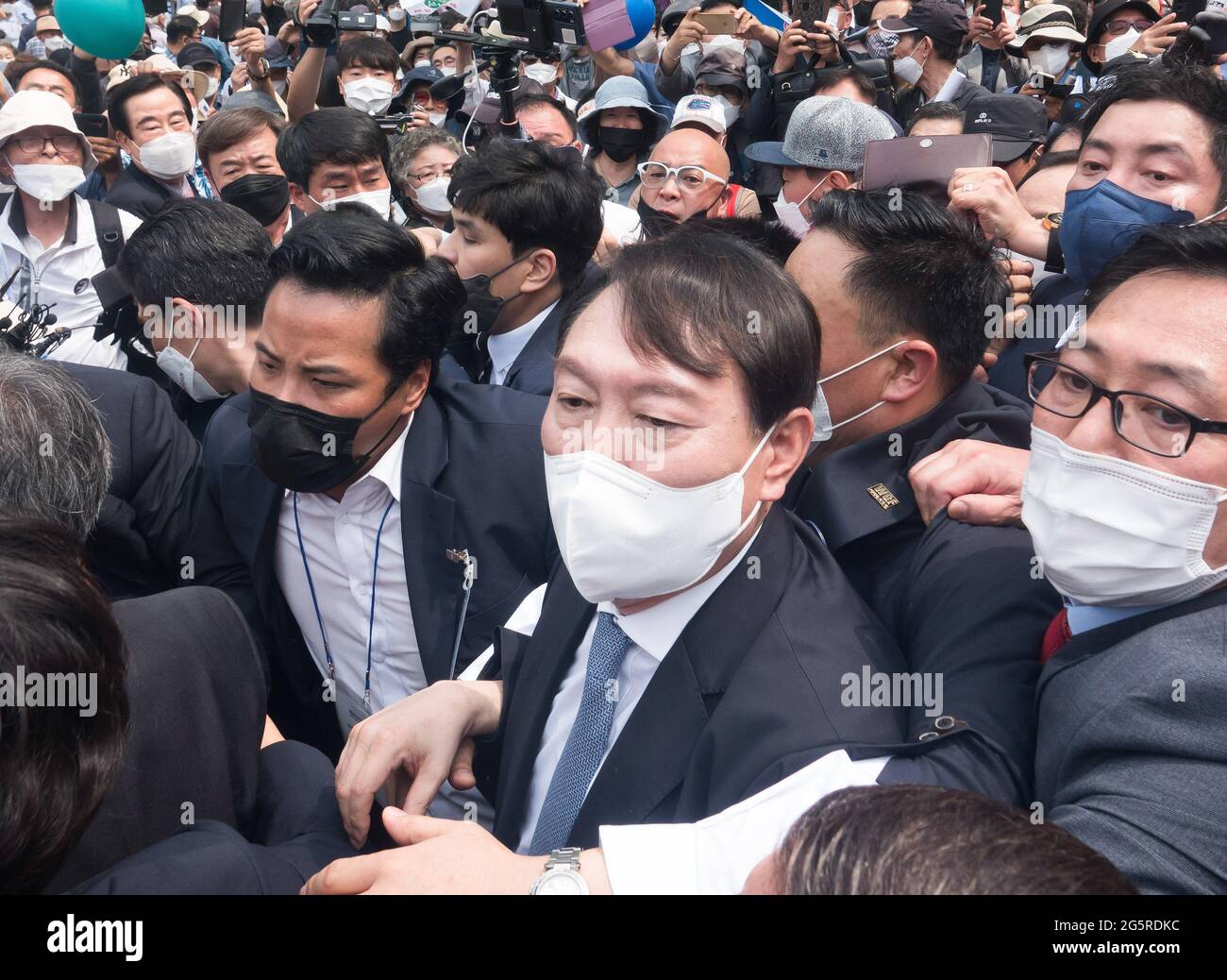 Former prosecutor general yoon hi-res stock photography and images - Alamy