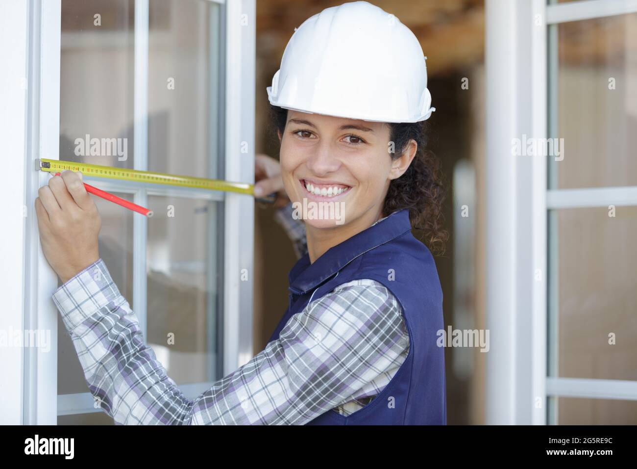 a woman measuring a window Stock Photo - Alamy