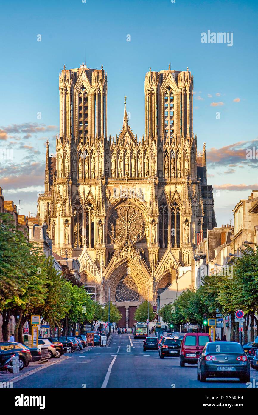 Reims city hi-res stock photography and images - Alamy