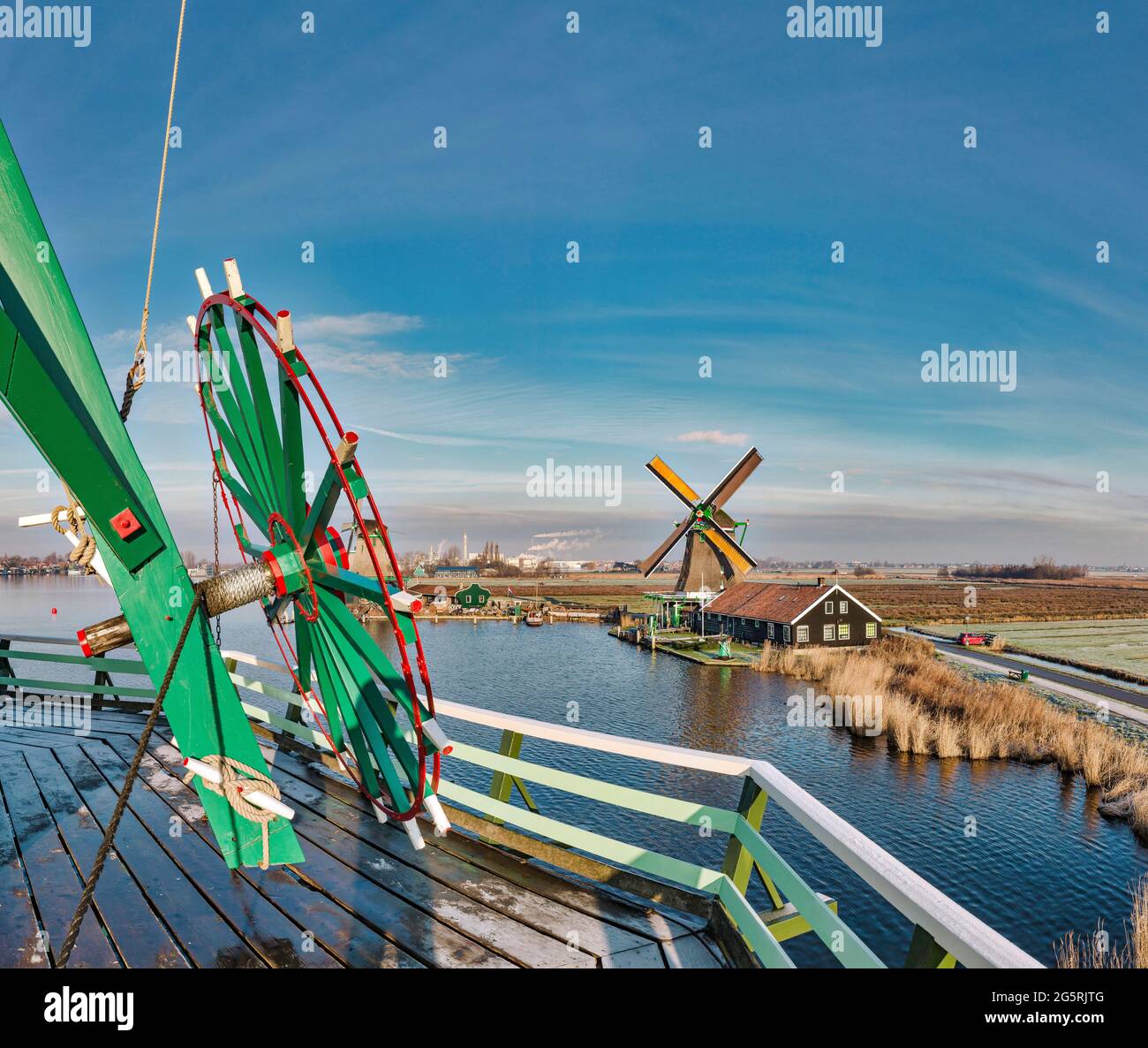 The winding-wheel of windmill De Kat, windmill De Zoeker Stock Photo - Alamy