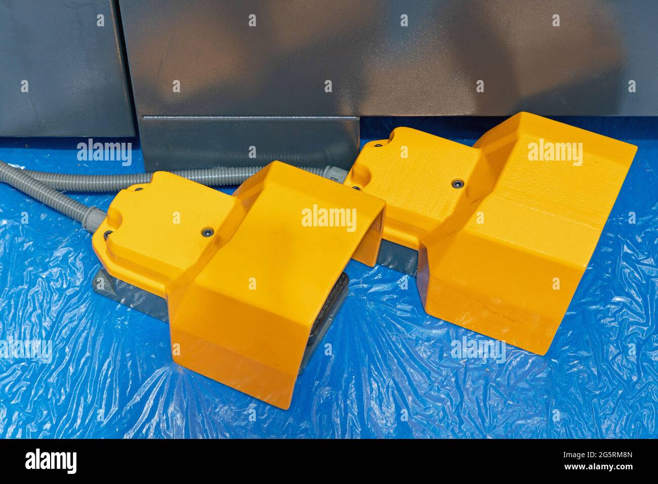 Foot pedals hi-res stock photography and images - Alamy