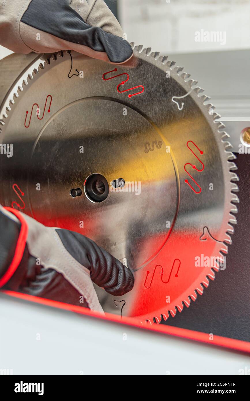 Saw disk circle install. The craftsman installs the circular saw blade ...