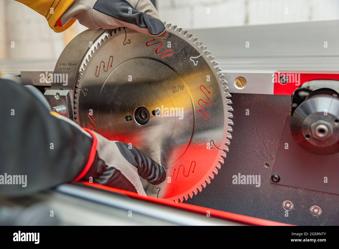 Saw disk circle install. The craftsman installs the circular saw blade ...