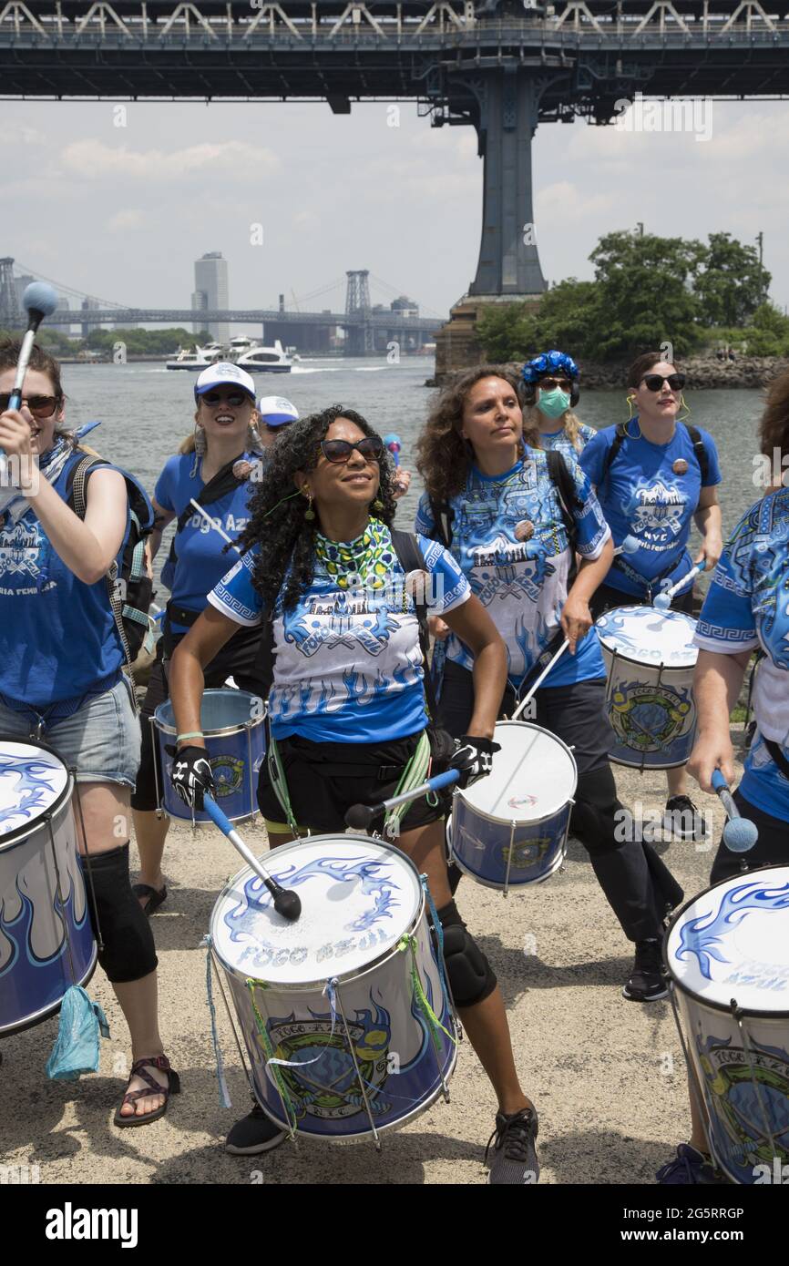 Fogo azul nyc hi-res stock photography and images - Alamy