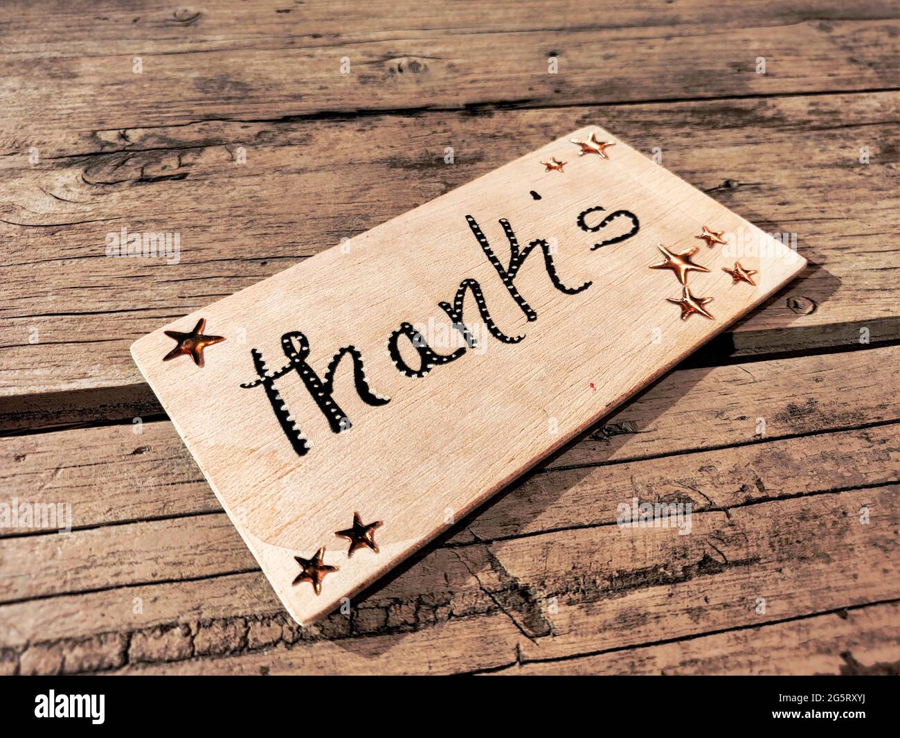 poster giving thanks written on rustic wood Stock Photo - Alamy