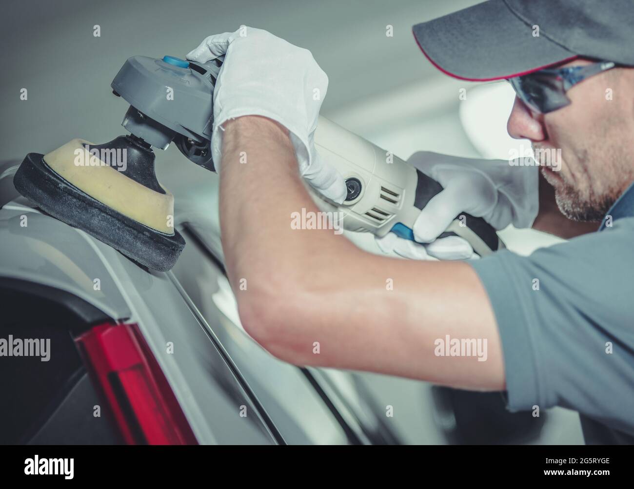 Polishing car hi-res stock photography and images - Alamy