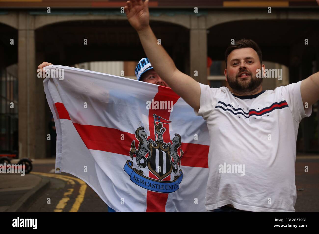 Geordie and immy england fans hi-res stock photography and images - Alamy