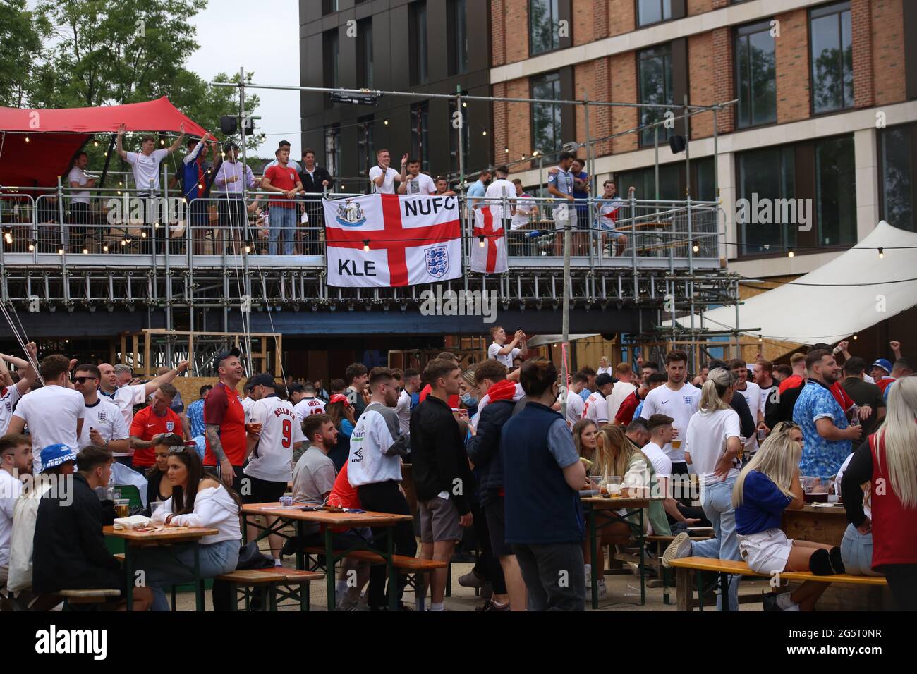 Geordie and immy england fans hi-res stock photography and images - Alamy