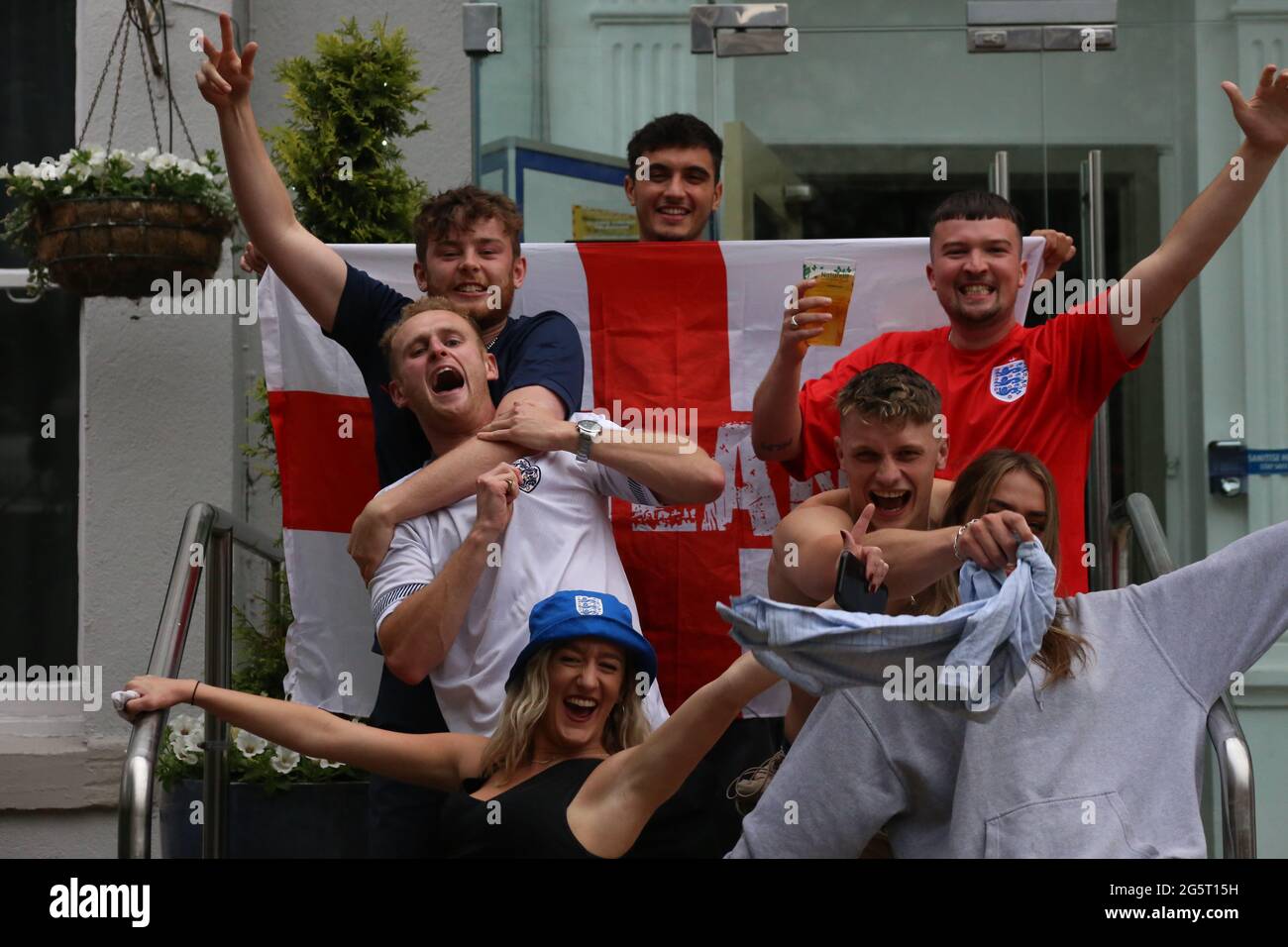 Geordie and immy england fans hi-res stock photography and images - Alamy