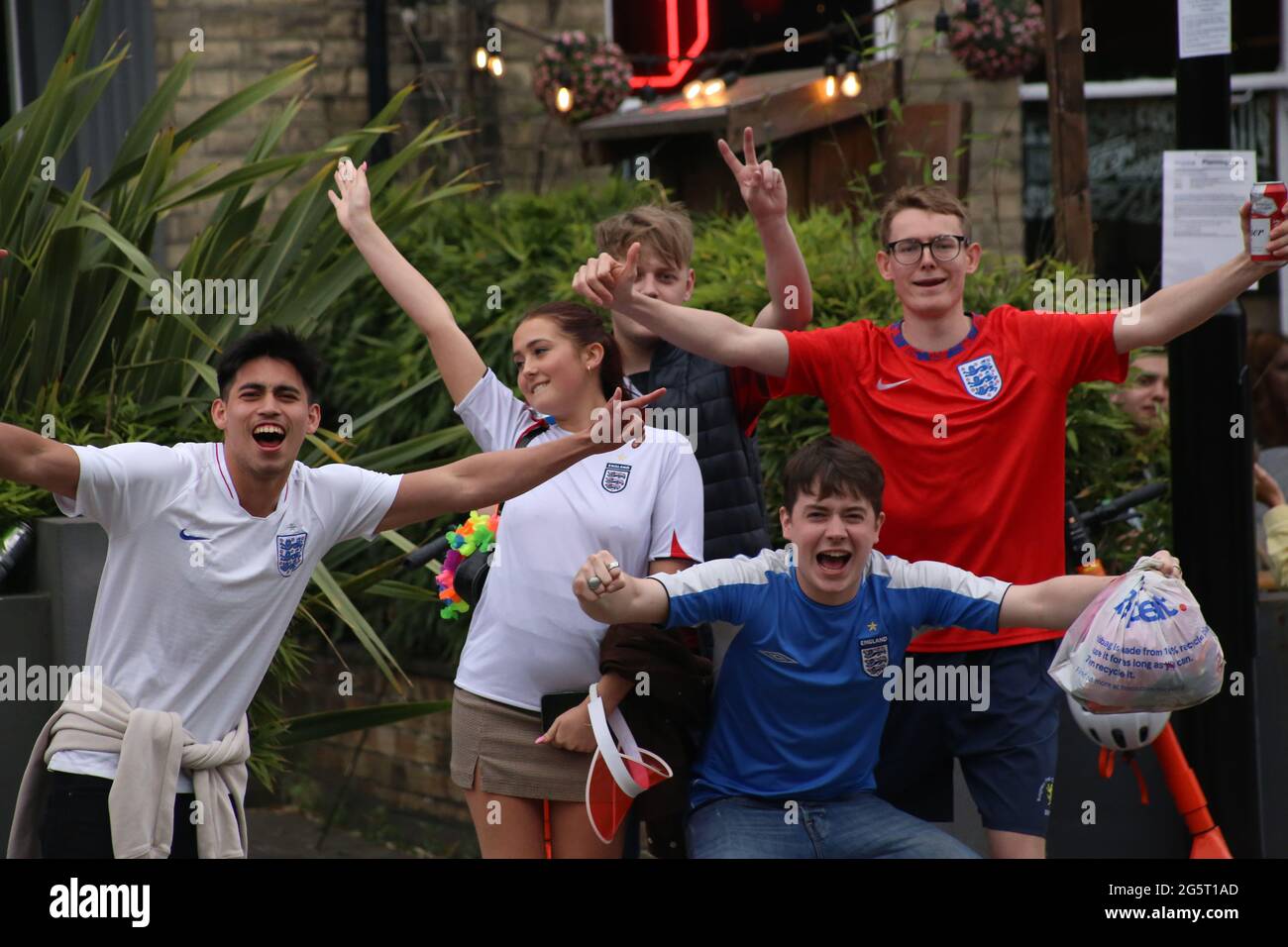 Geordie and immy england fans hi-res stock photography and images - Alamy