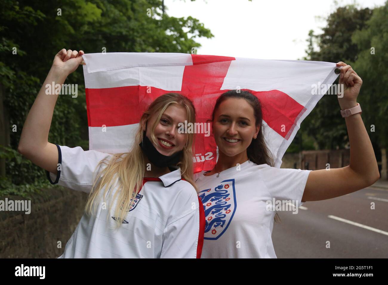 Geordie and immy england fans hi-res stock photography and images - Alamy