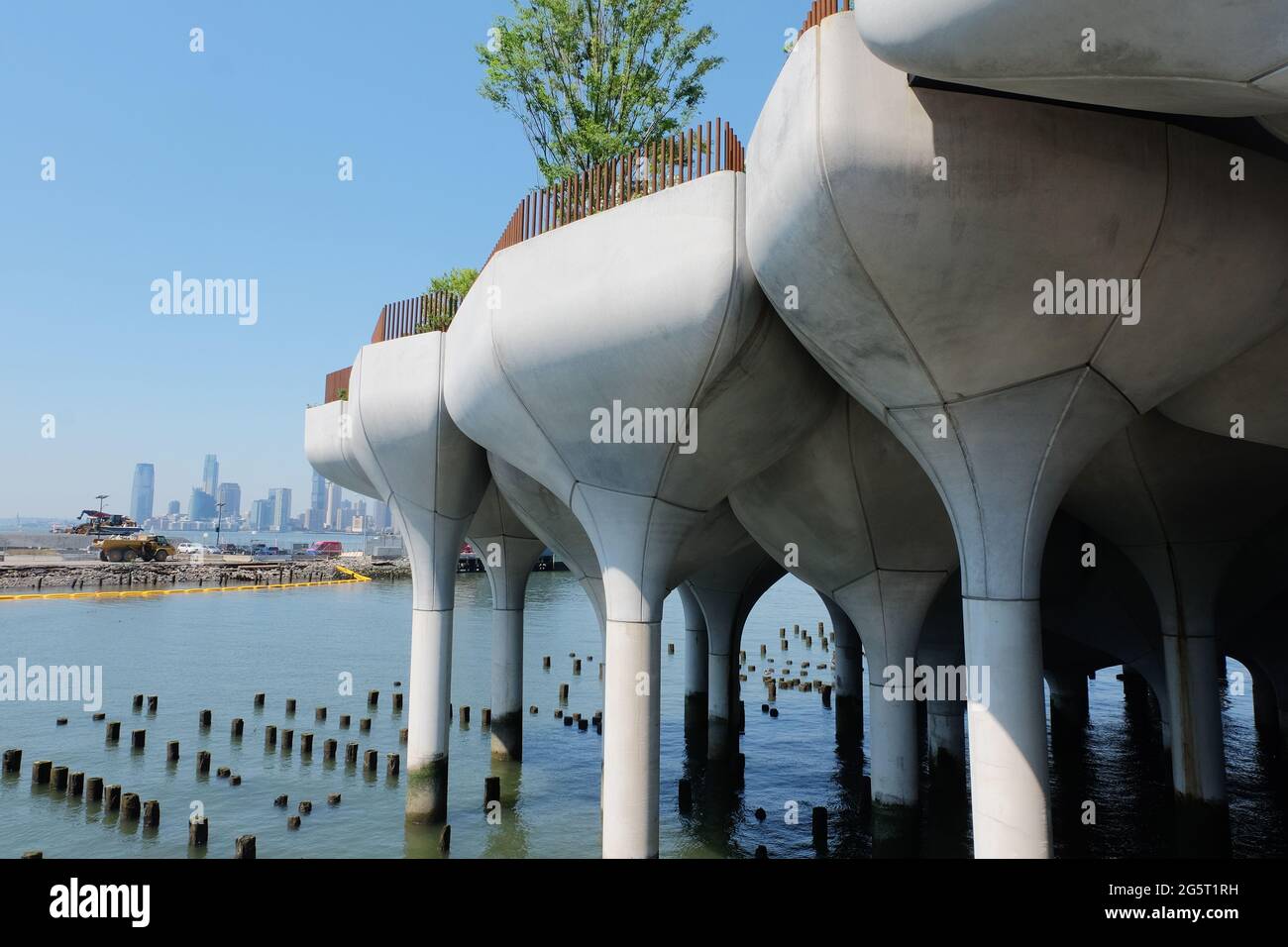 little island at pier 55 new york city Stock Photo - Alamy