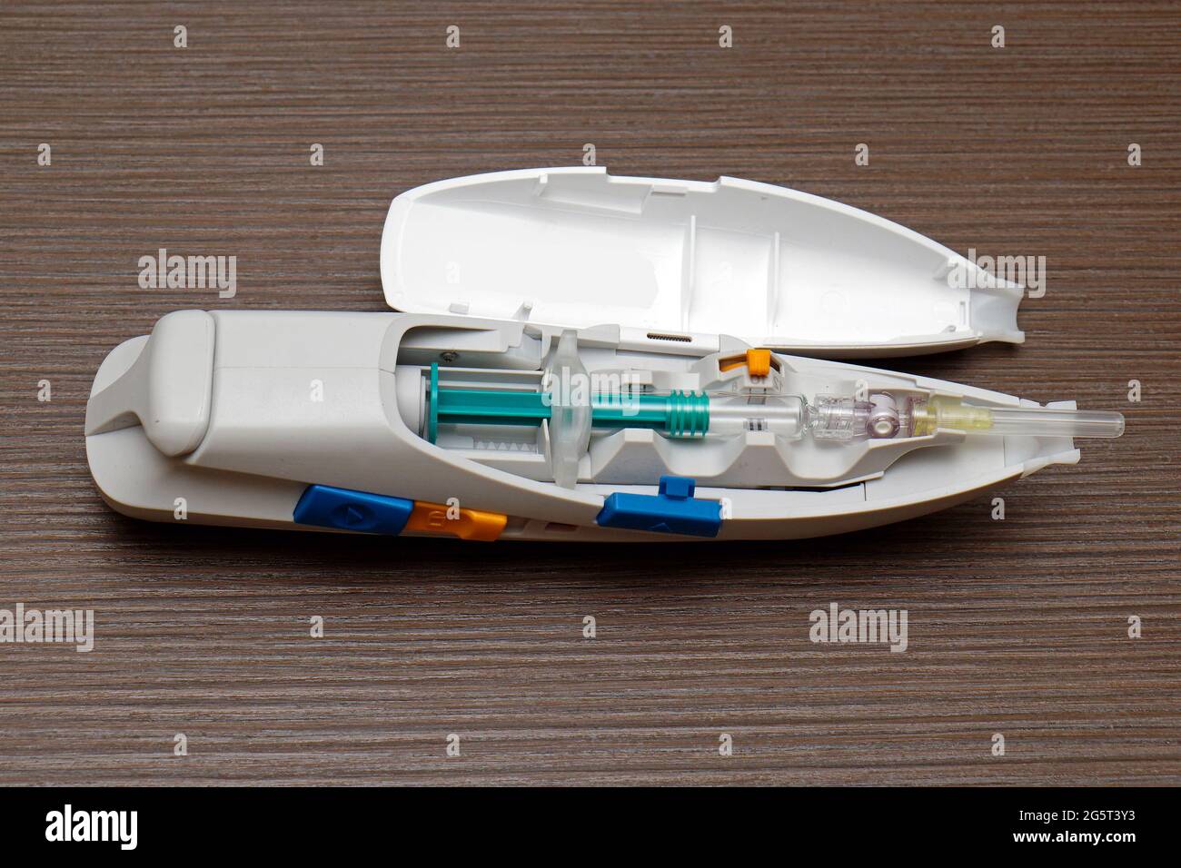 Autoinjector hi-res stock photography and images - Alamy