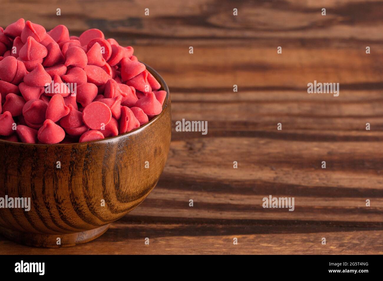 A Bowl of Gourmet Red Cherry Baking Chips Stock Photo - Alamy