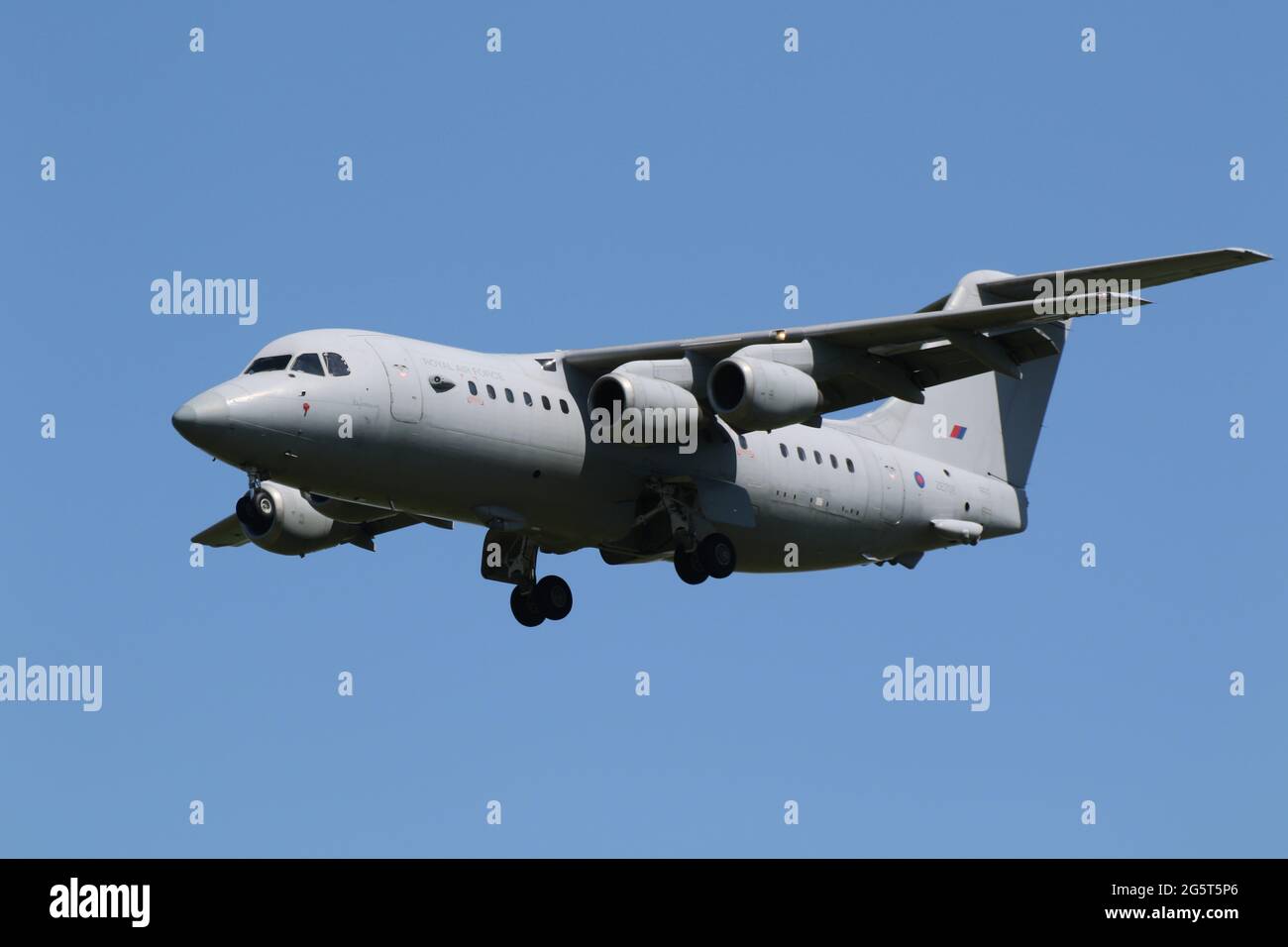 Bae 146 aircraft 32 squadron hi-res stock photography and images - Alamy