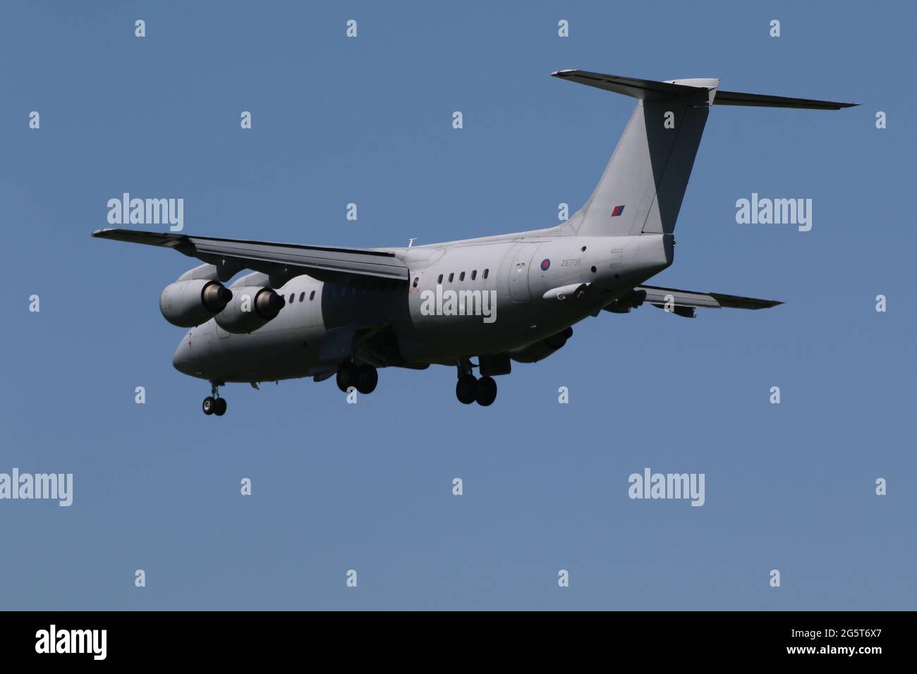 Bae 146 aircraft 32 squadron hi-res stock photography and images - Alamy