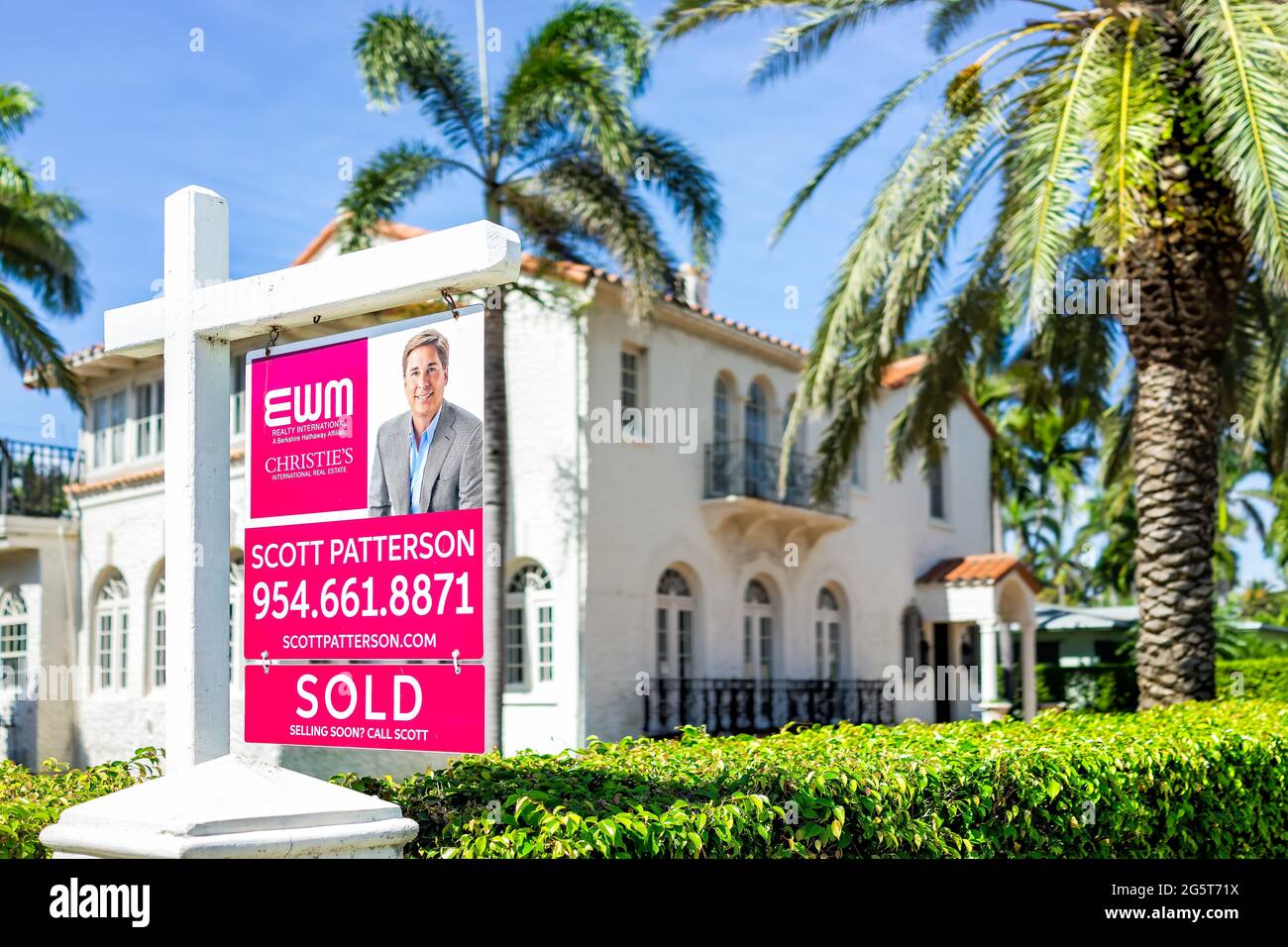 Condo for sale sign hi-res stock photography and images - Alamy