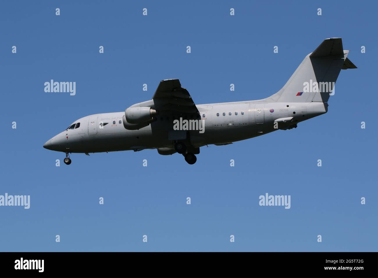 Bae 146 aircraft 32 squadron hi-res stock photography and images - Alamy