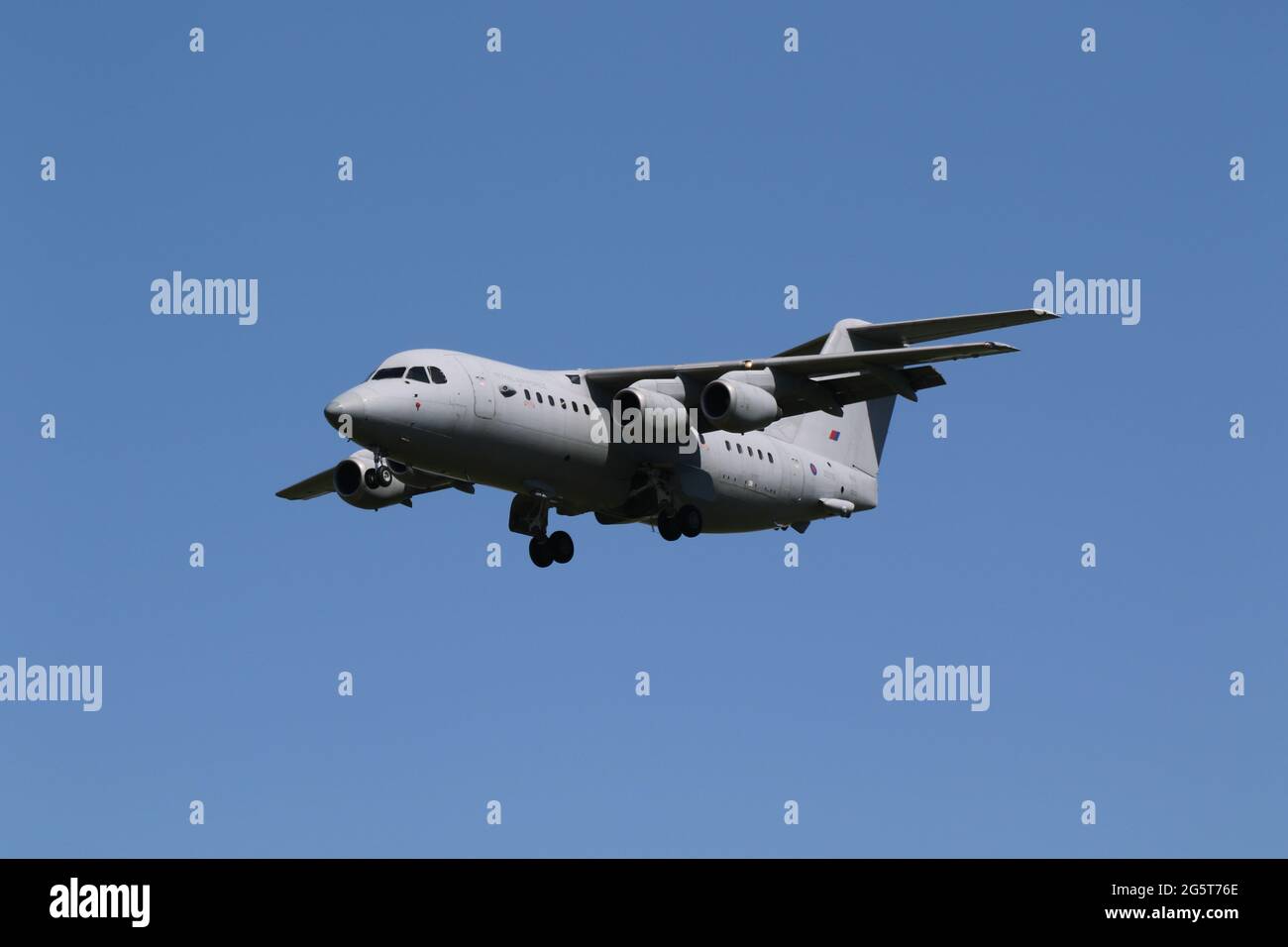 Bae 146 aircraft 32 squadron hi-res stock photography and images - Alamy