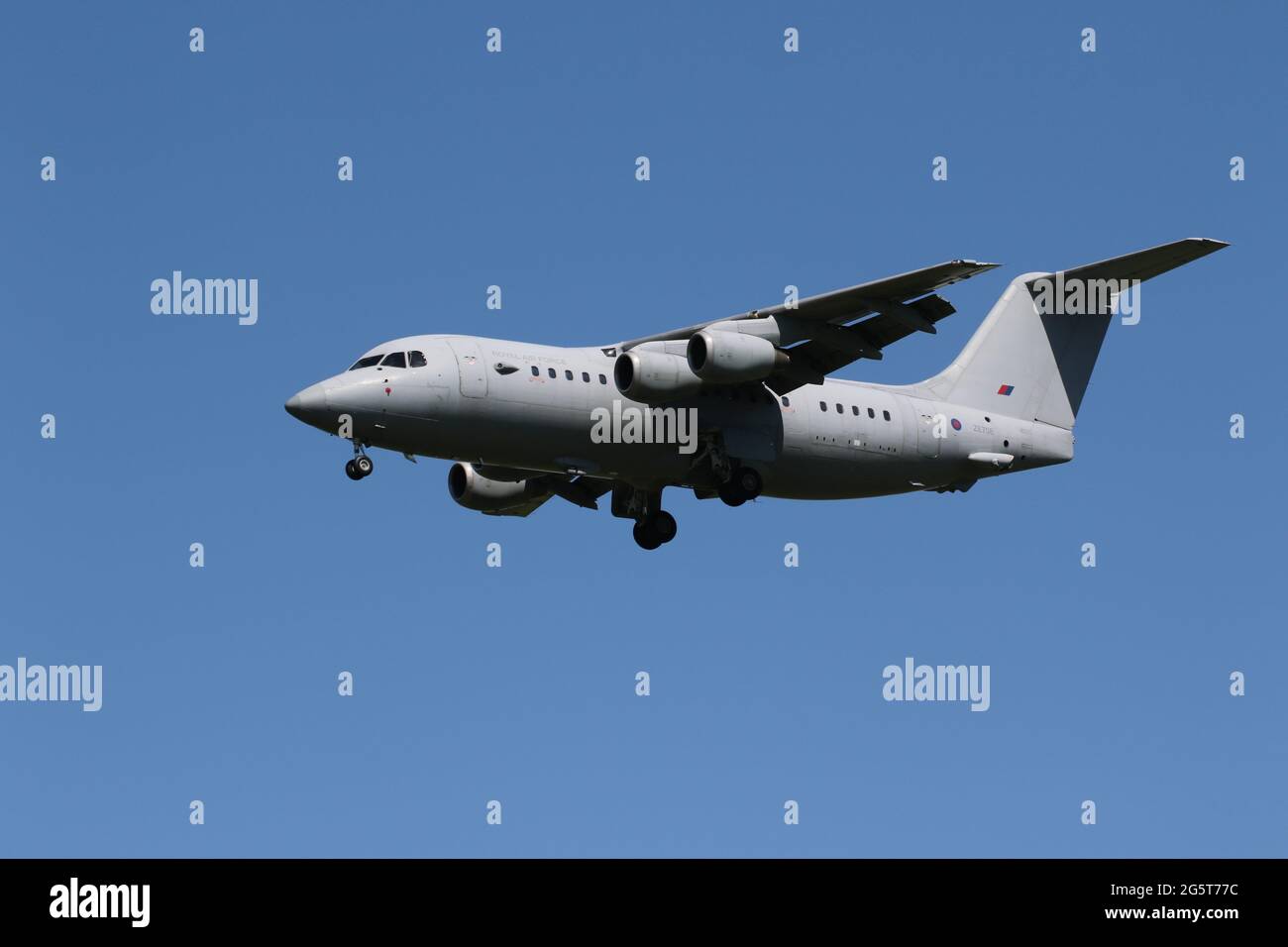 Bae 146 aircraft 32 squadron hi-res stock photography and images - Alamy