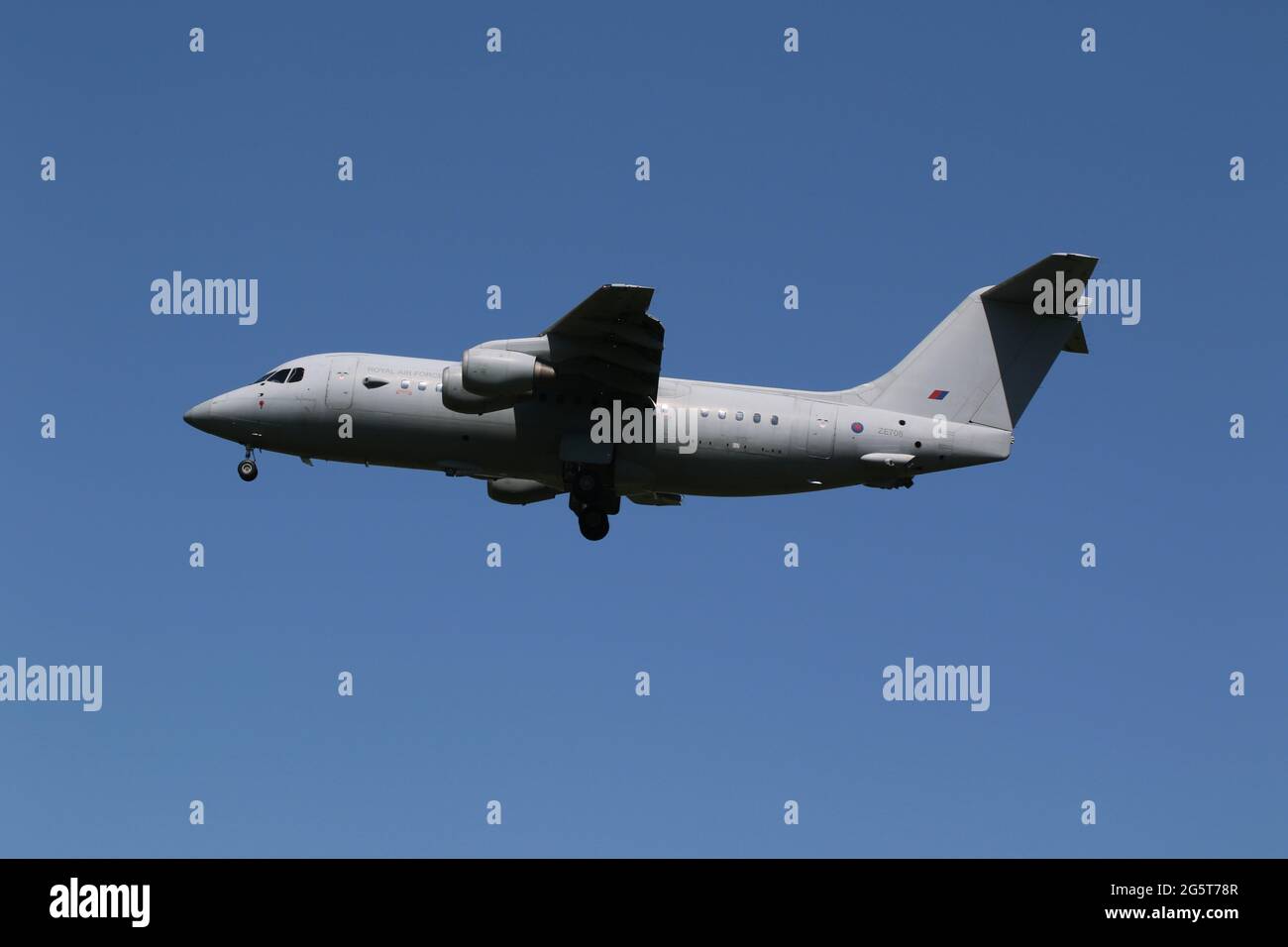 Bae 146 aircraft 32 squadron hi-res stock photography and images - Alamy